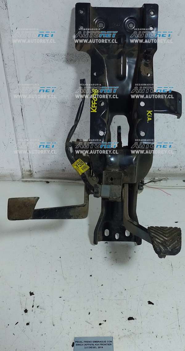 Pedal Freno Embrague Con swich (KFF078) Kia Frontier 2.5 Diesel 2014 – Desarmaduria Autorey